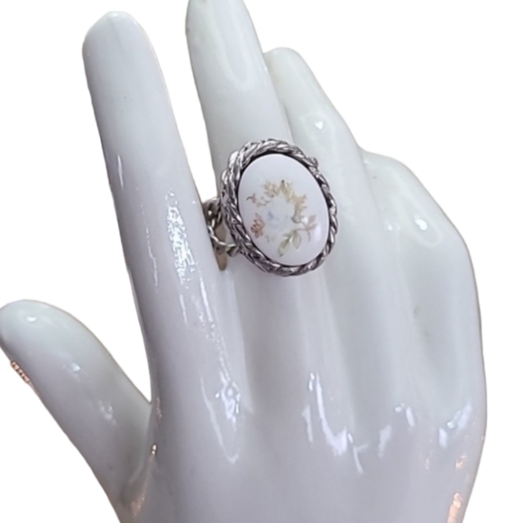 Sarah Coventry | Jewelry | Vintage Sarah Coventry White Rose Ring ...